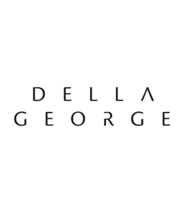 ON-SET TAILOR - Della George